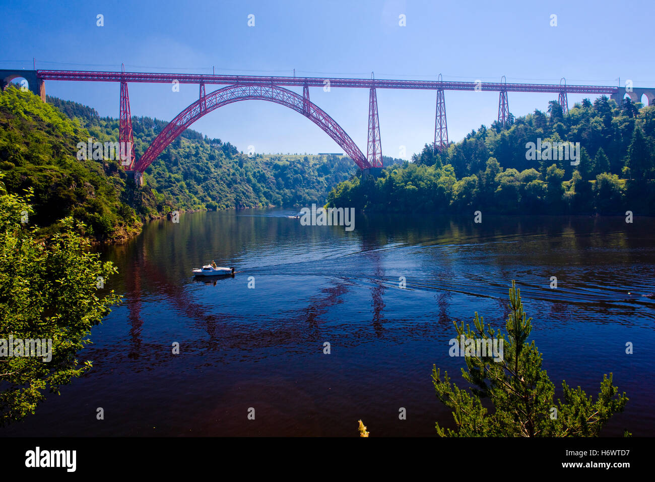 Outdoor rivers and bridges hi-res stock photography and images - Alamy