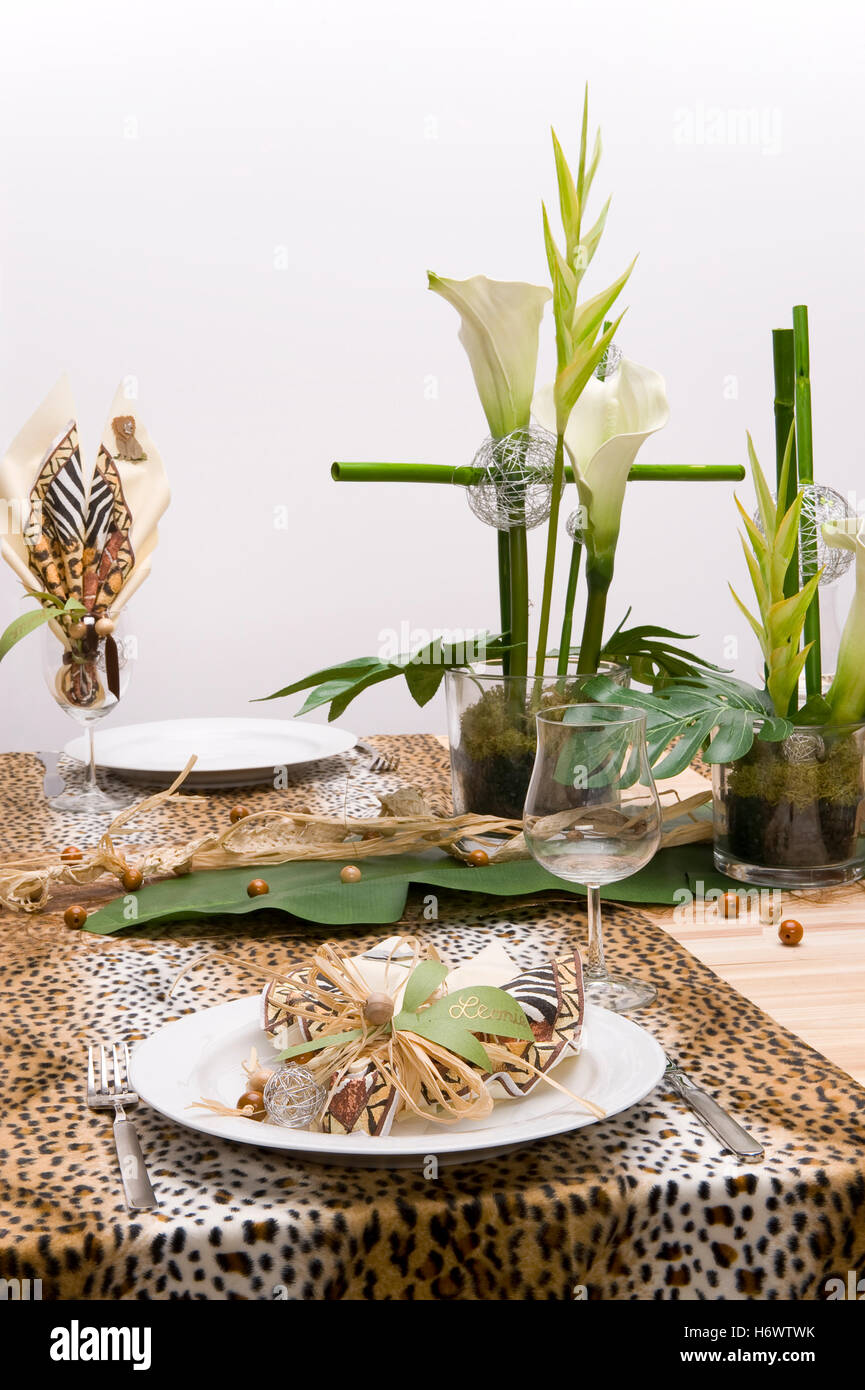 Table setting wine chalice hi-res stock photography and images - Alamy