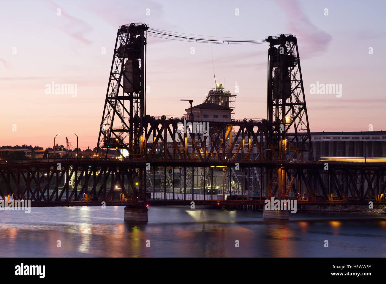 Draw bridges hi-res stock photography and images - Alamy