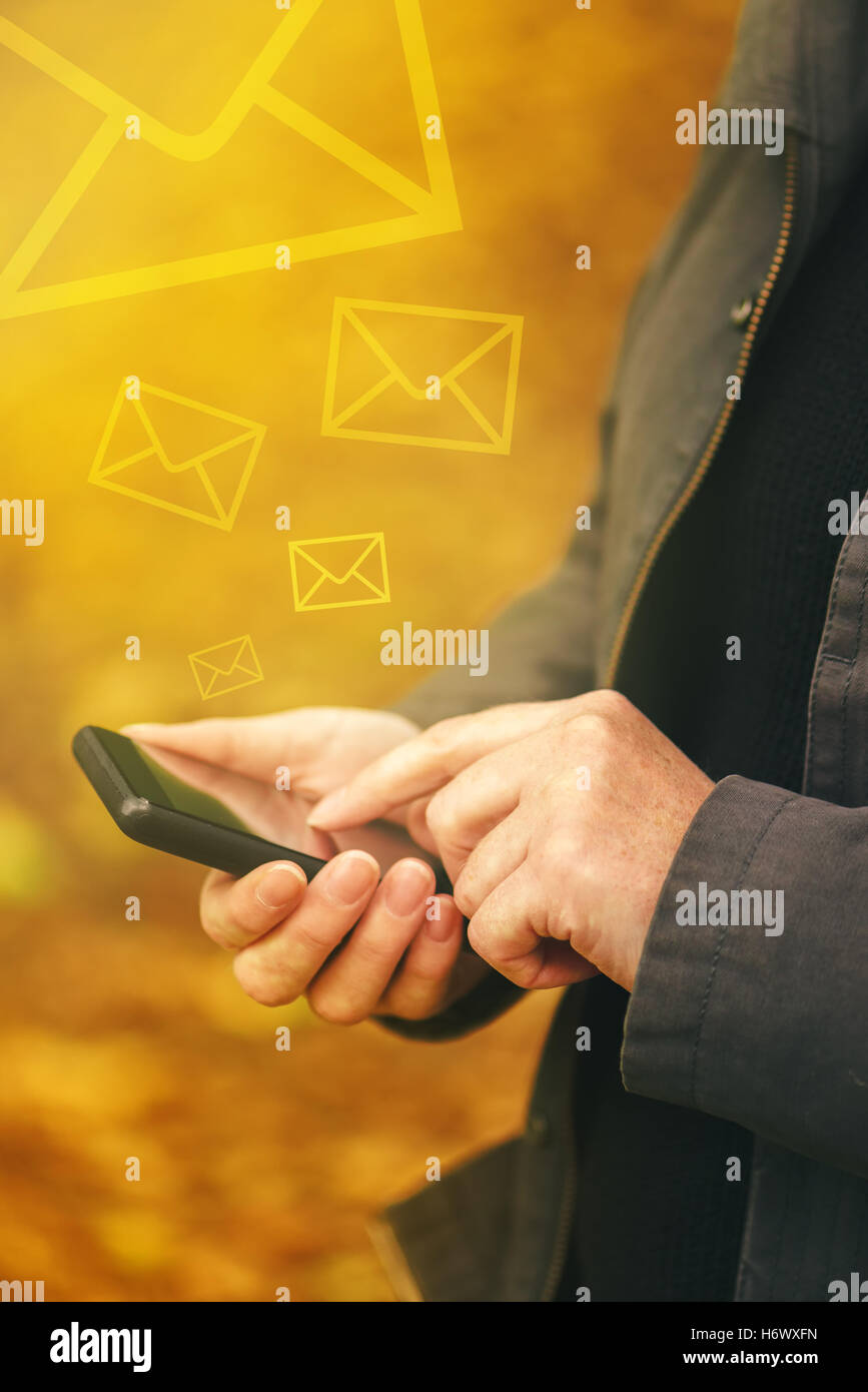 Sms messages hi-res stock photography and images - Alamy