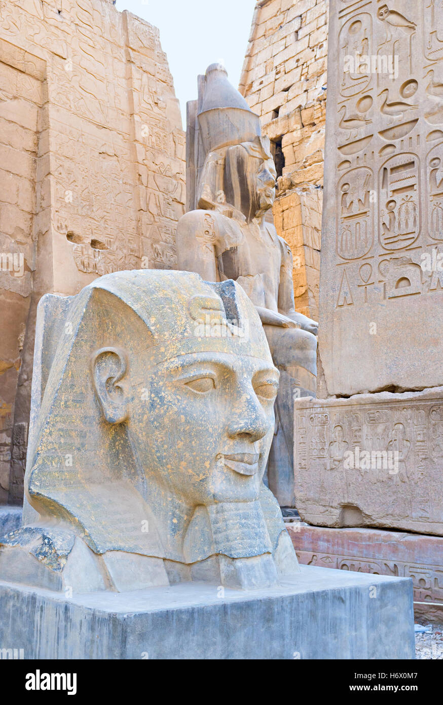Colossus in egypt hi-res stock photography and images - Alamy