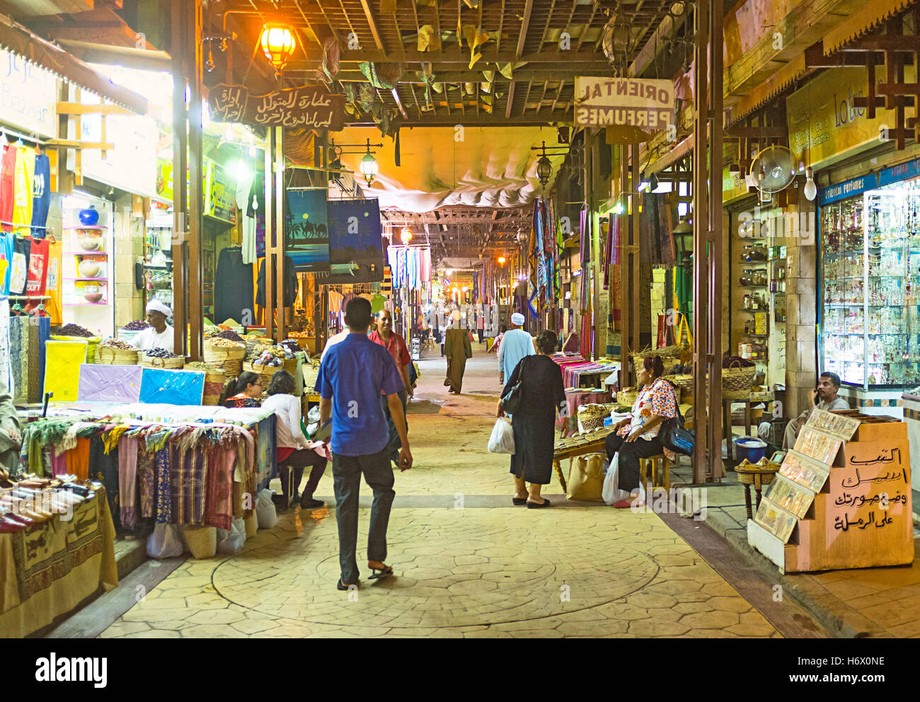 Souk Luxor Egypt Stock Photos & Souk Luxor Egypt Stock Images - Alamy