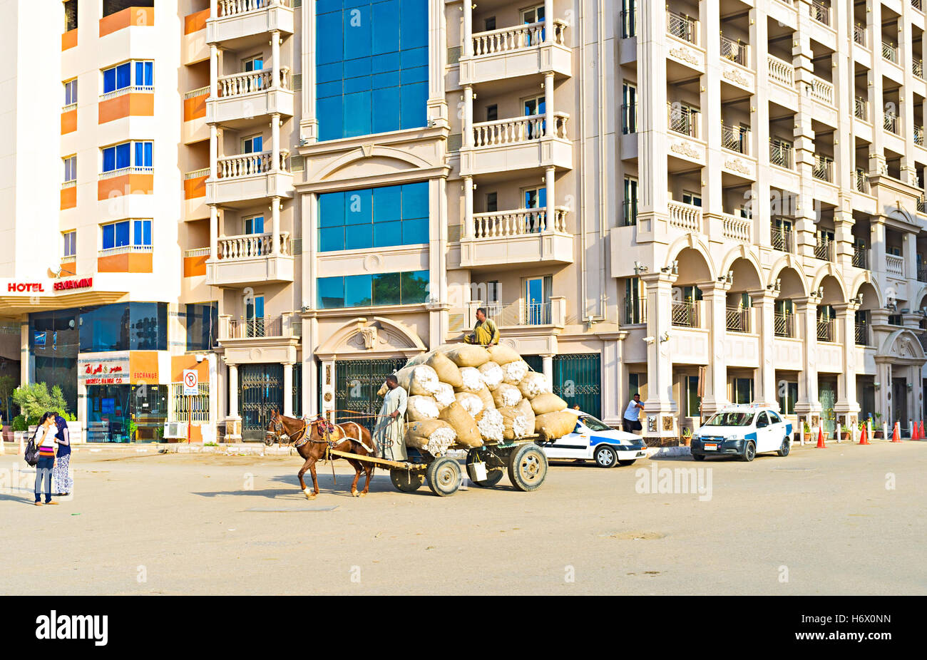 Modern slums hi-res stock photography and images - Alamy