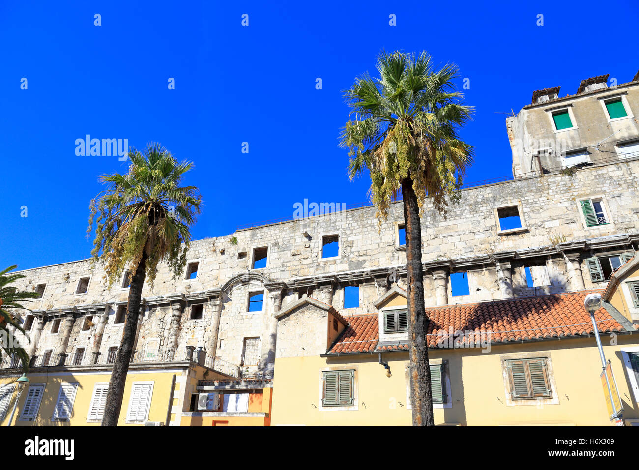 Split gate hi-res stock photography and images - Alamy