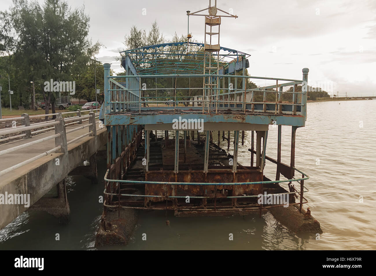 sunlight, wreck, steel, activity, green, deck, white, landmark ...