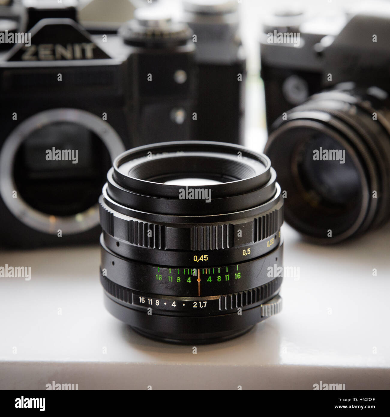 Retro camera lens and cameras Stock Photo - Alamy