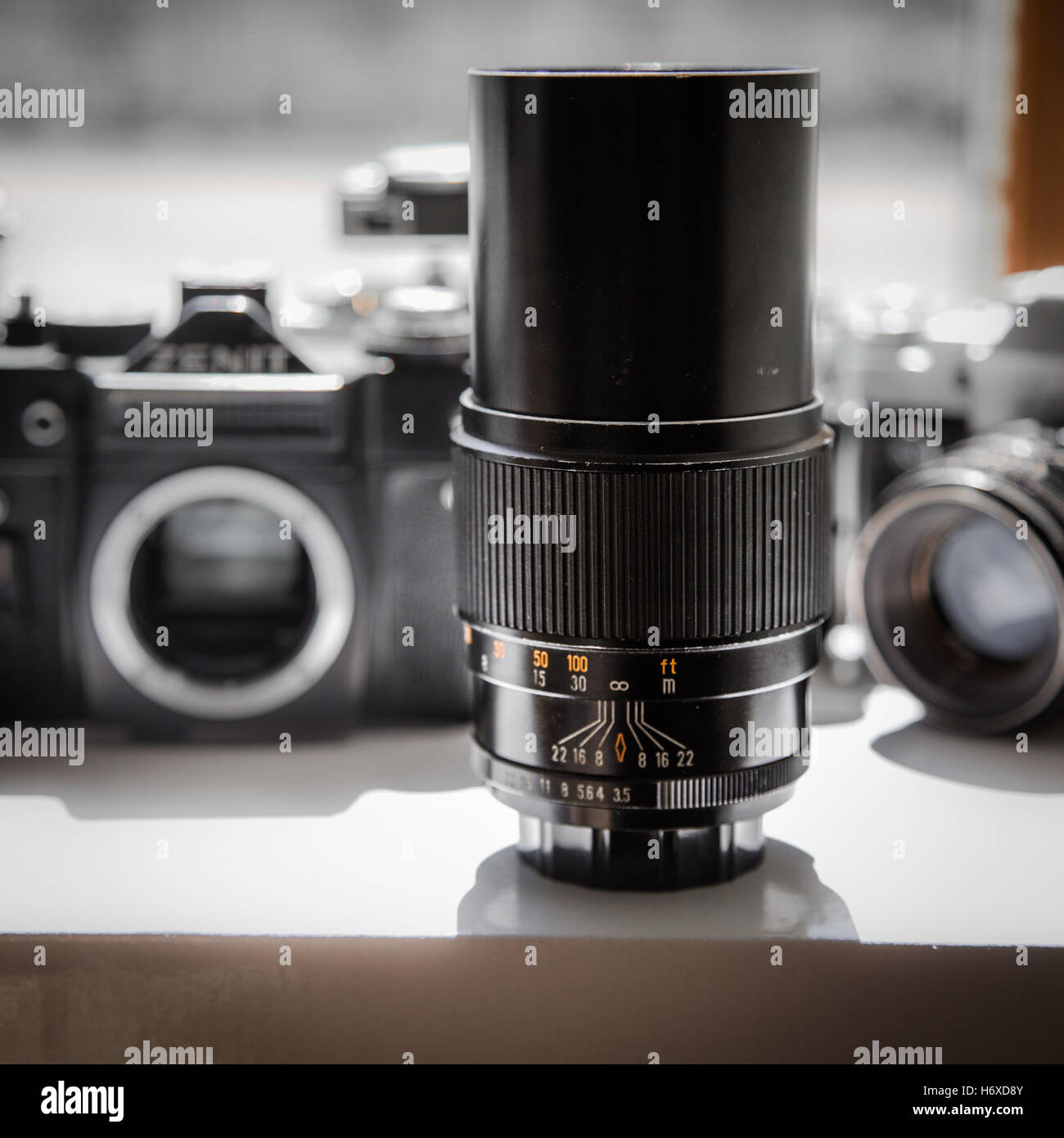 Retro camera lens and cameras Stock Photo - Alamy