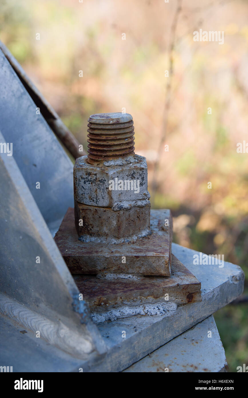 The iron base supports the power line is fixed by the bolt and nut ...