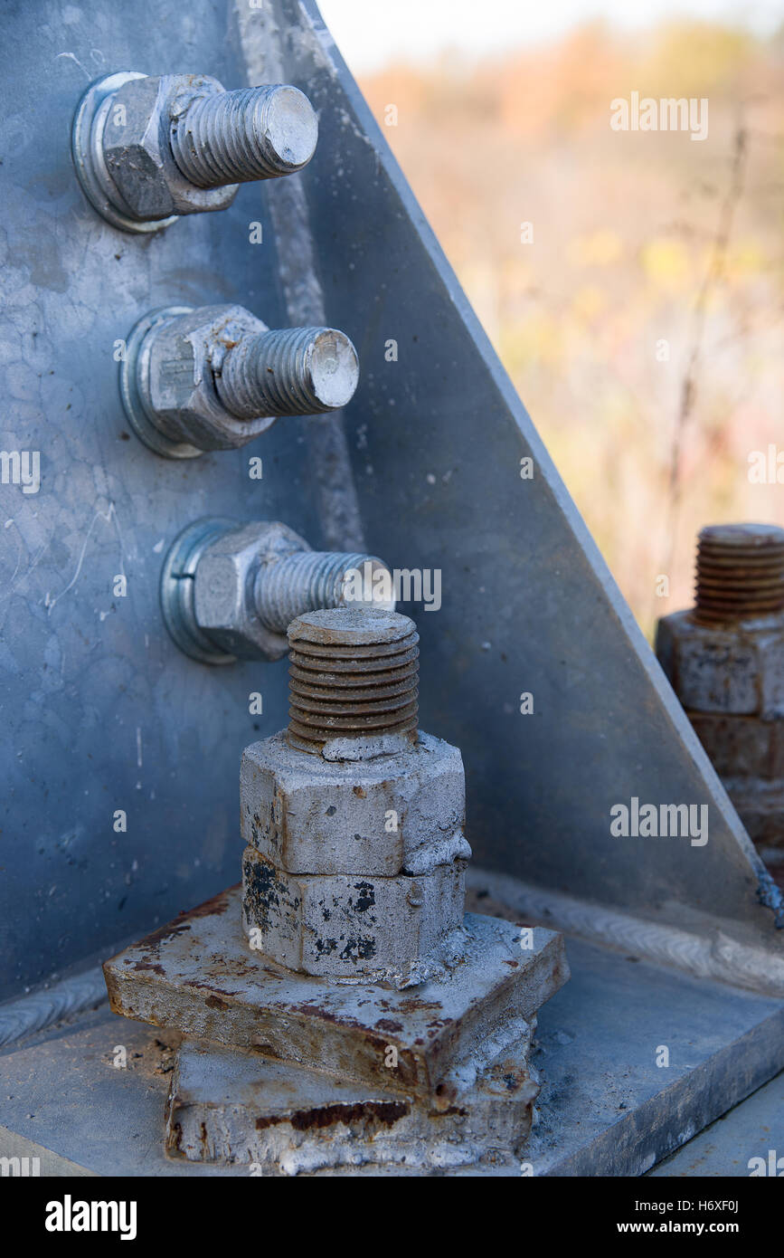 The iron base supports the power line is fixed by the bolt and nut ...