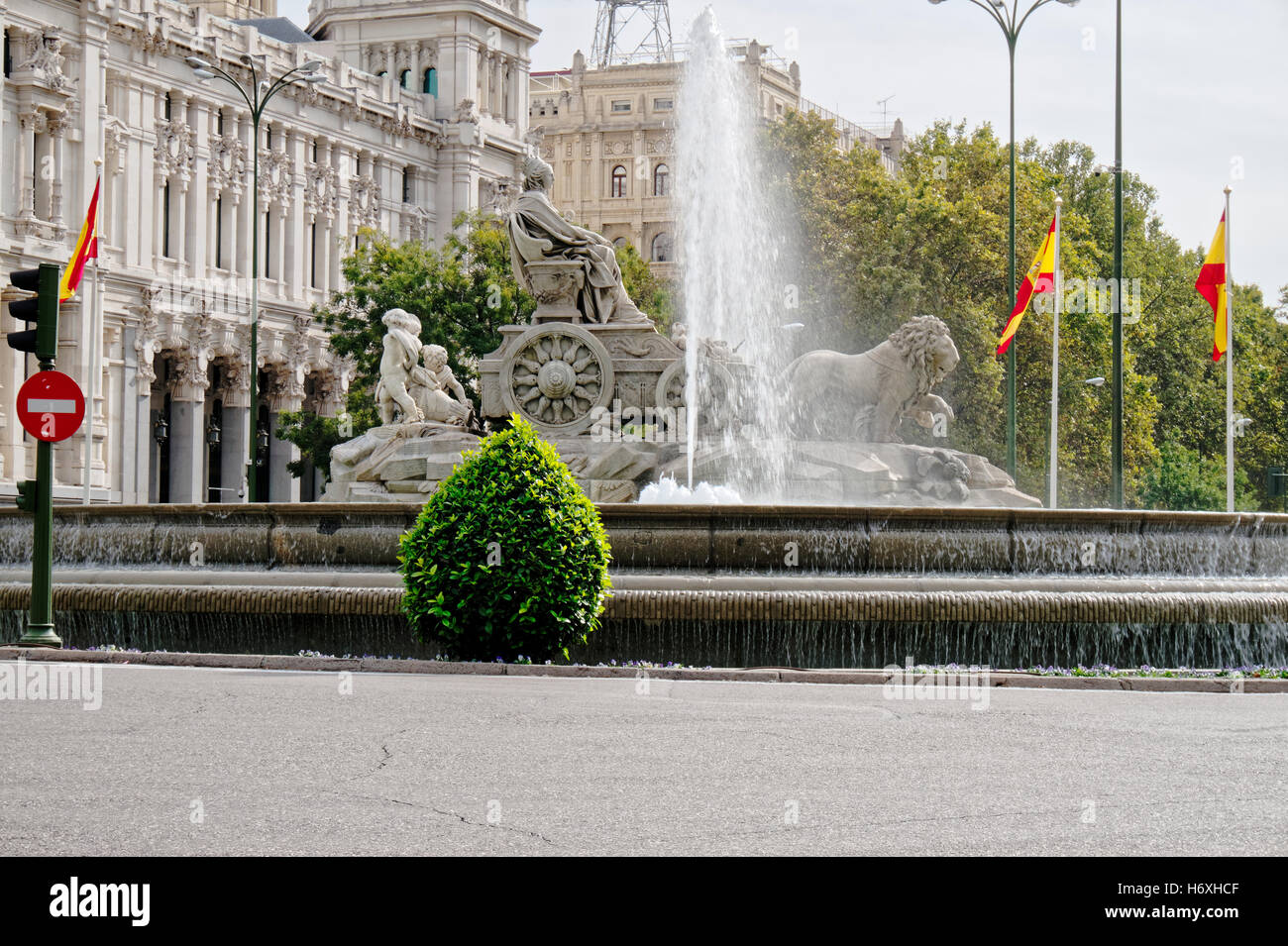 Cybele's fountain on Cybele's Square in Madrid, Spain Stock Photo - Alamy