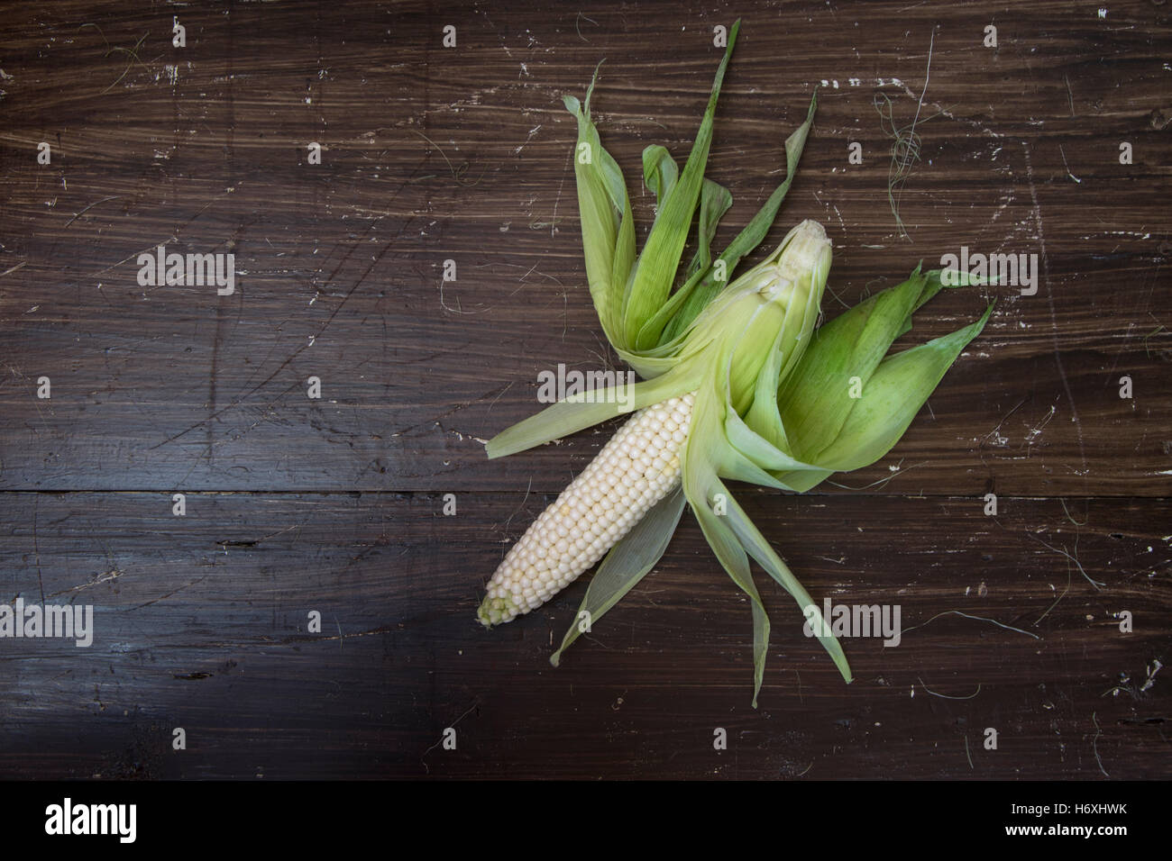 Rustic wooden corn barn hi-res stock photography and images - Alamy