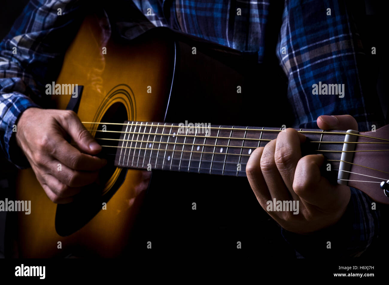 Hand play guitar hi-res stock photography and images - Alamy
