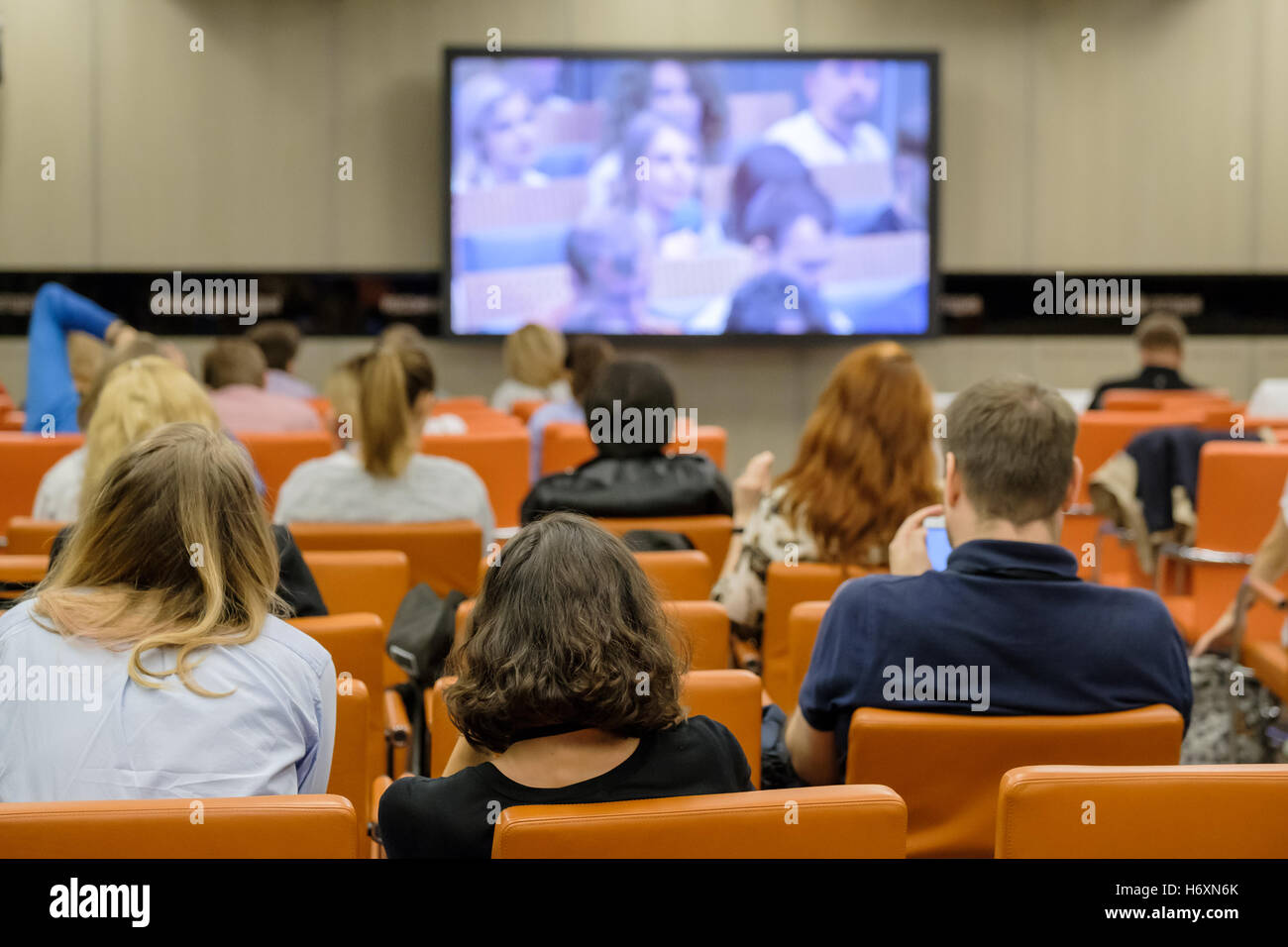 Audience and speaker hi-res stock photography and images - Alamy