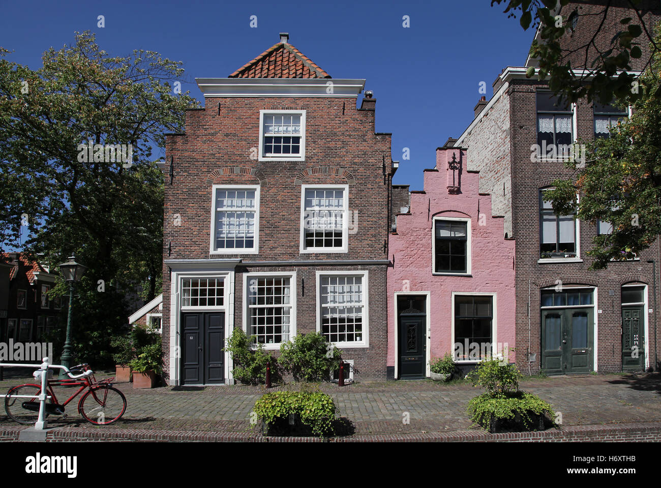 Pink house in the city of Leiden in the Netherlands Stock Photo - Alamy