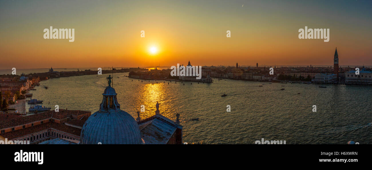 Sunset giudecca venice italy hi-res stock photography and images - Alamy