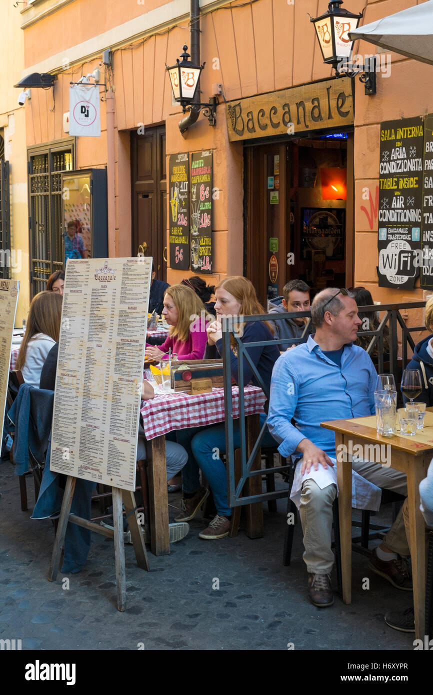 People eating outside in Rome, Italy Stock Photo - Alamy