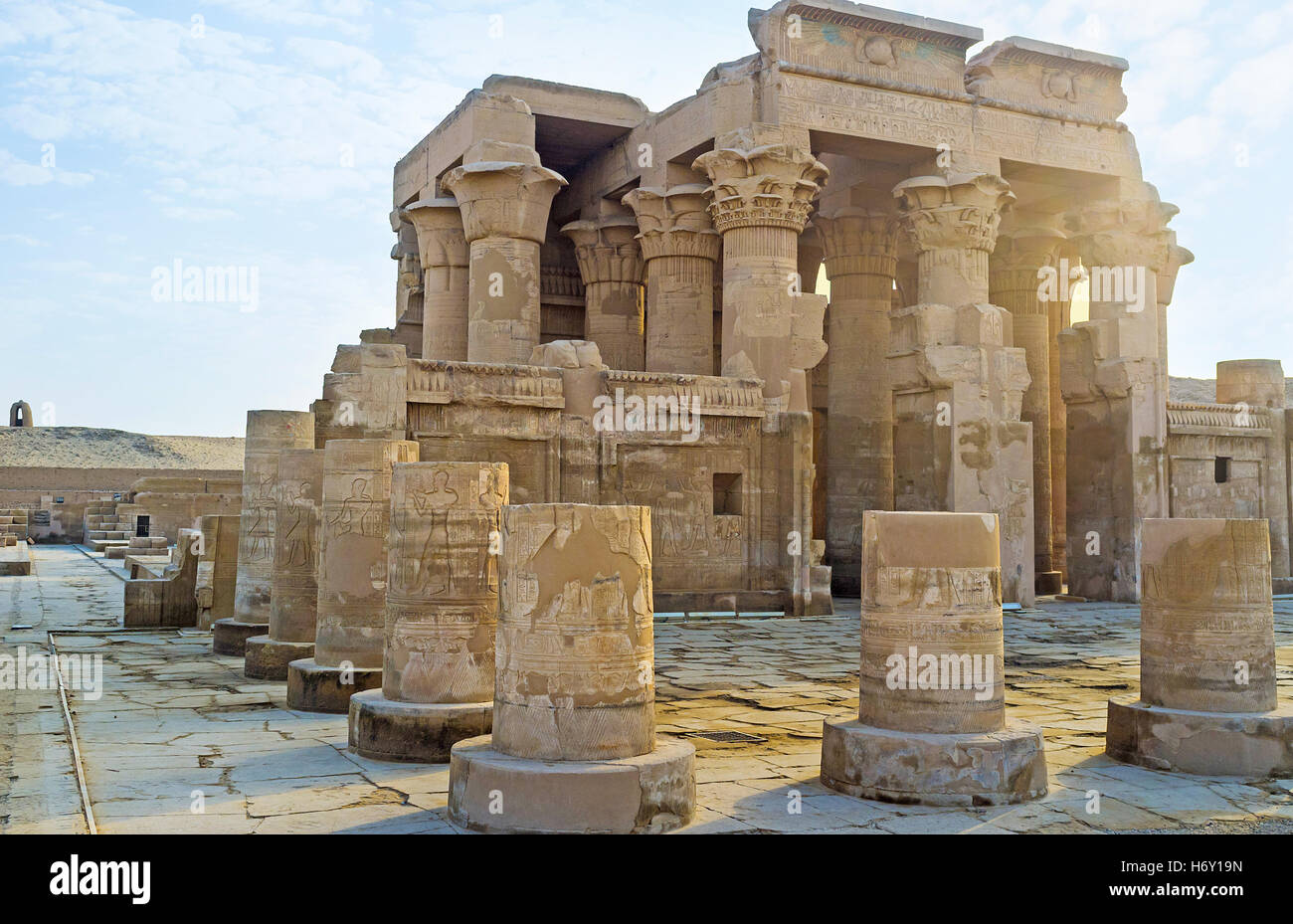 Pronaos hi-res stock photography and images - Alamy
