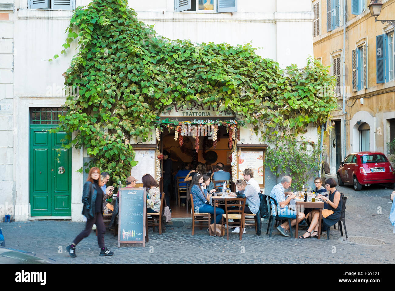 People eating outside in Rome, Italy Stock Photo - Alamy
