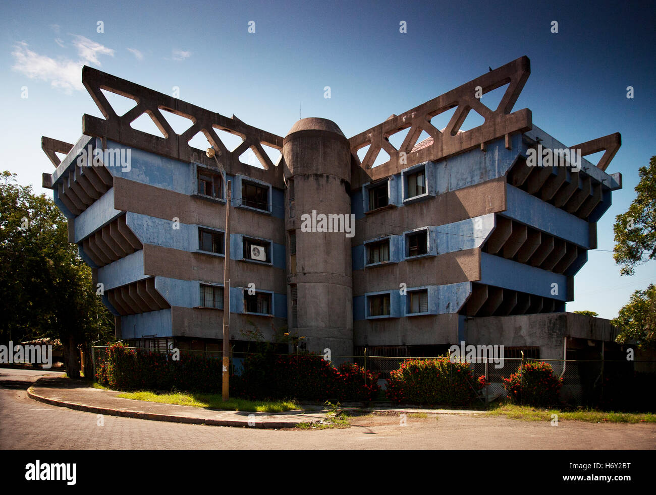 70s apartment building hi-res stock photography and images - Alamy