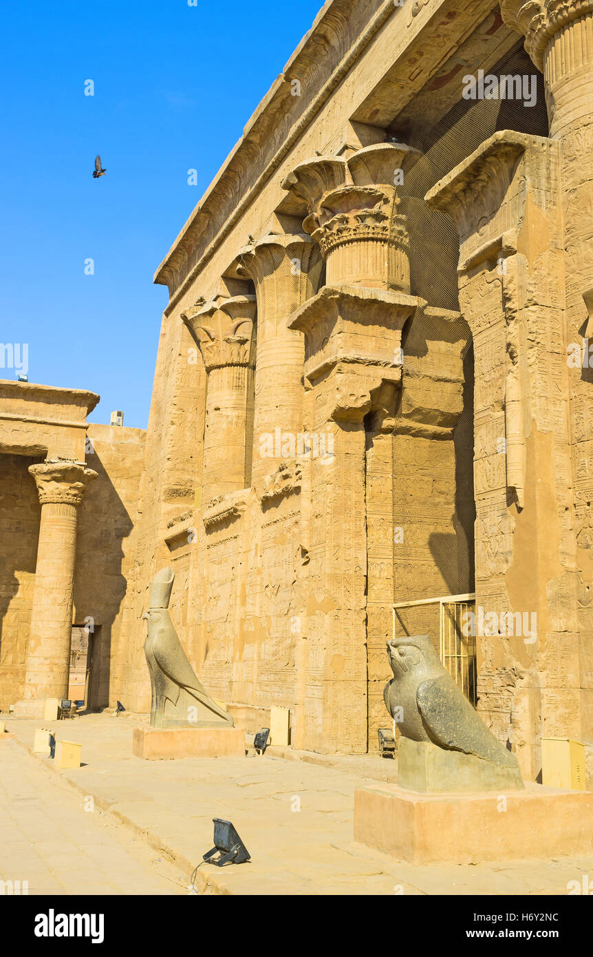 The statues of falcones guard the entrance to the Horus Temle, Edfu ...