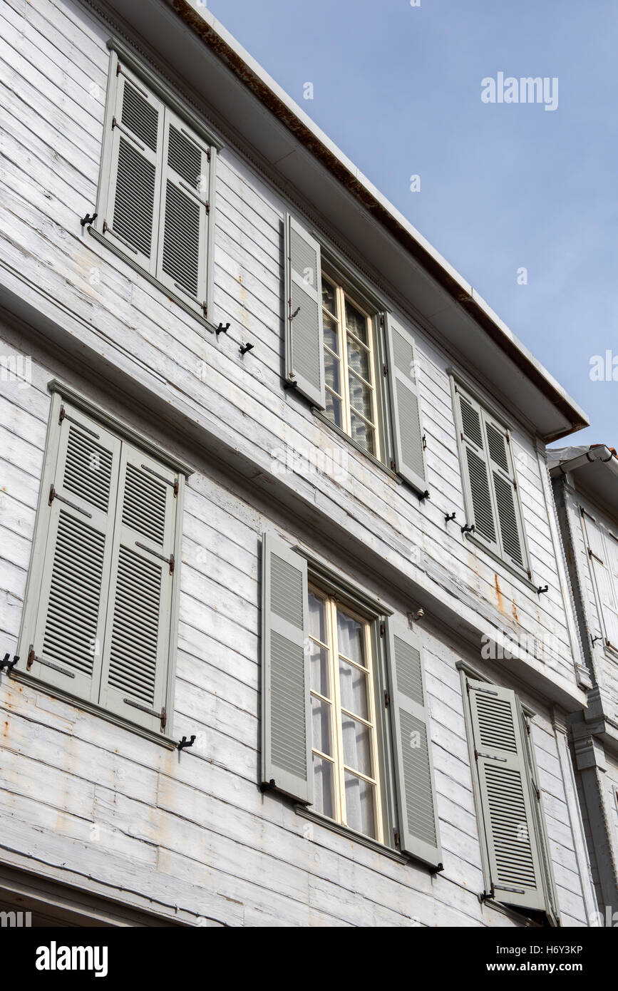Open closed windows hi-res stock photography and images - Alamy