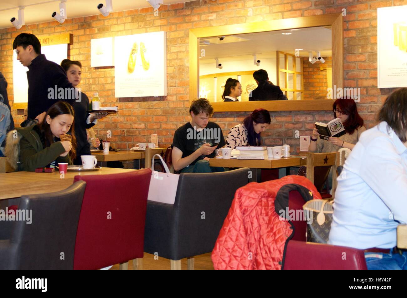 Coffee shop tables chairs hi-res stock photography and images - Alamy