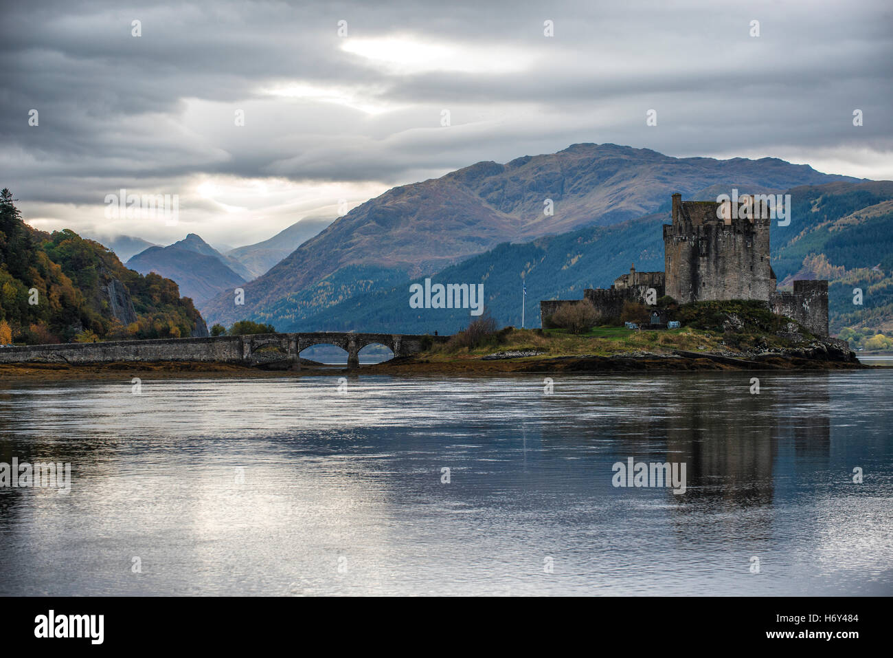 Highlander film castle hi-res stock photography and images - Alamy
