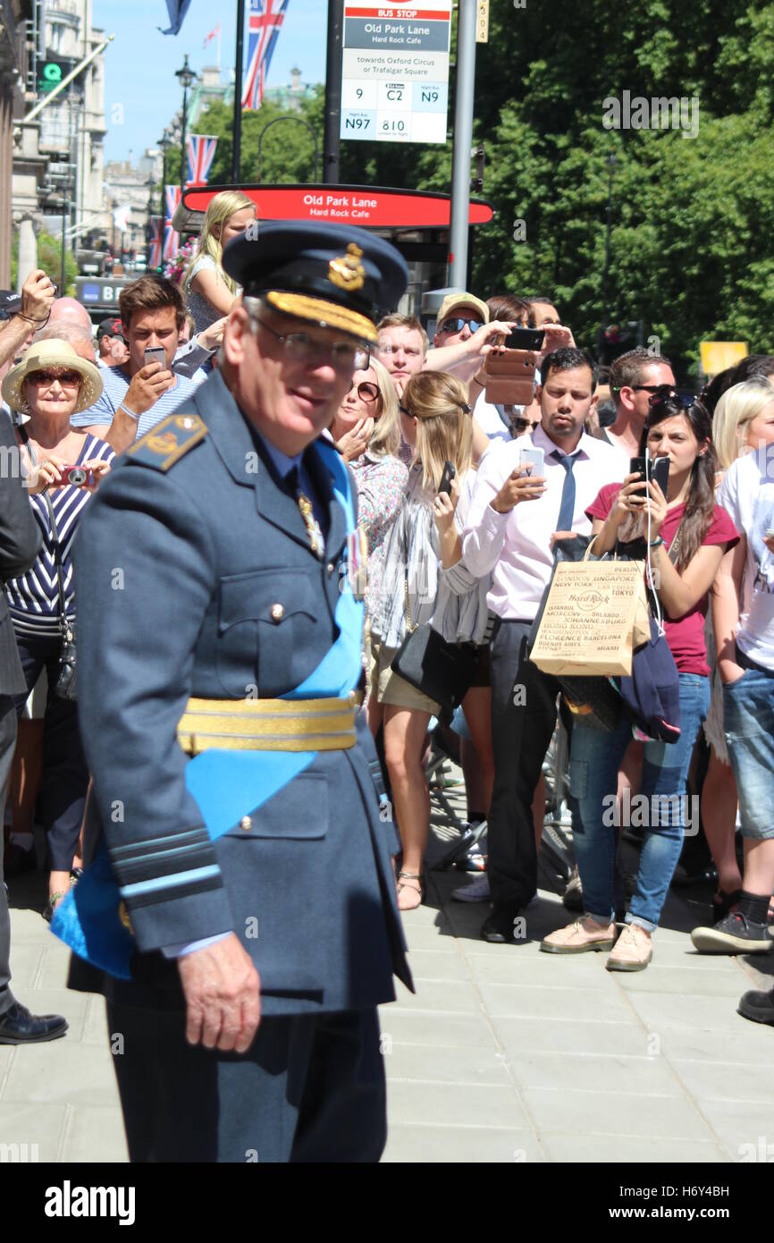 Raf club london hi-res stock photography and images - Alamy