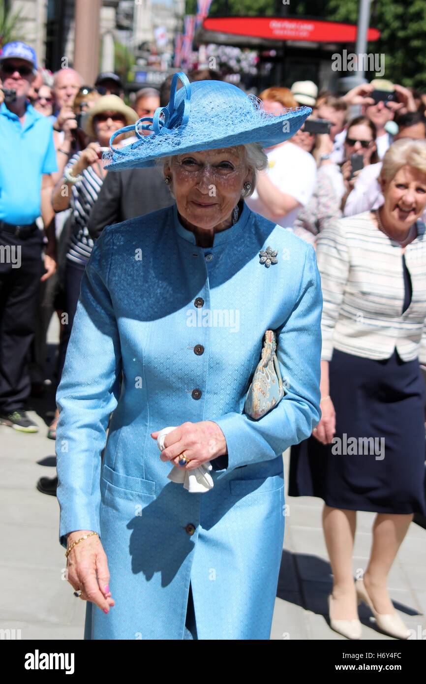 Raf club london hi-res stock photography and images - Alamy