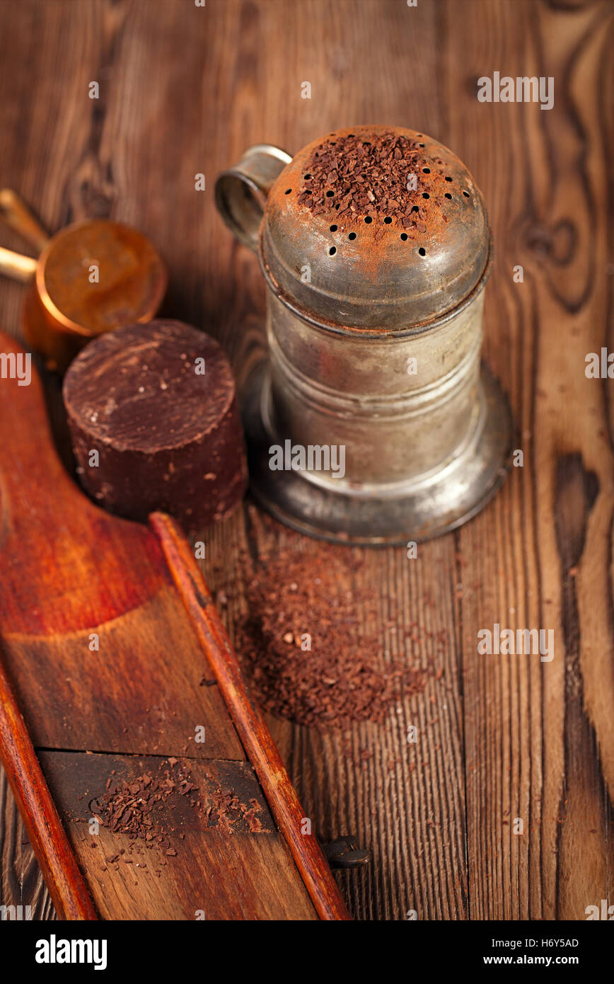 vintage sifter with grated chocolate and 100% chocolate block Stock ...