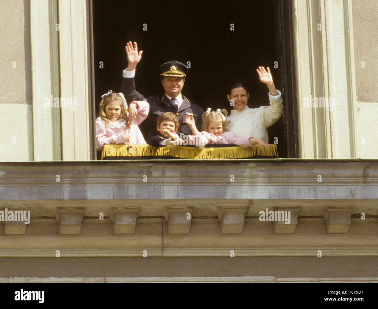 THE ROYAL FAMILY in one of the Stockholm Castle windows at the Kings ...