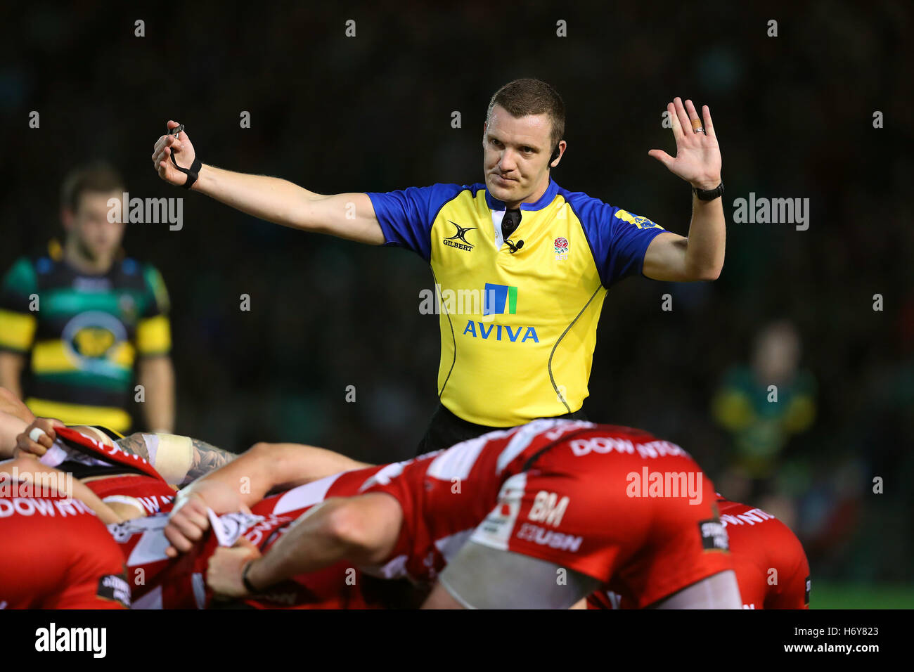 Referee tom foley hi-res stock photography and images - Alamy