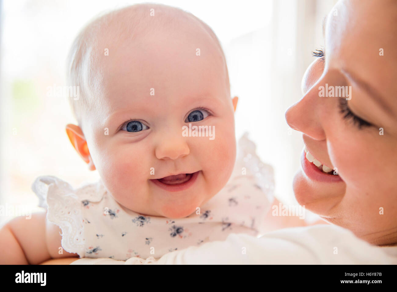 Smiling beautiful cute hi-res stock photography and images - Alamy