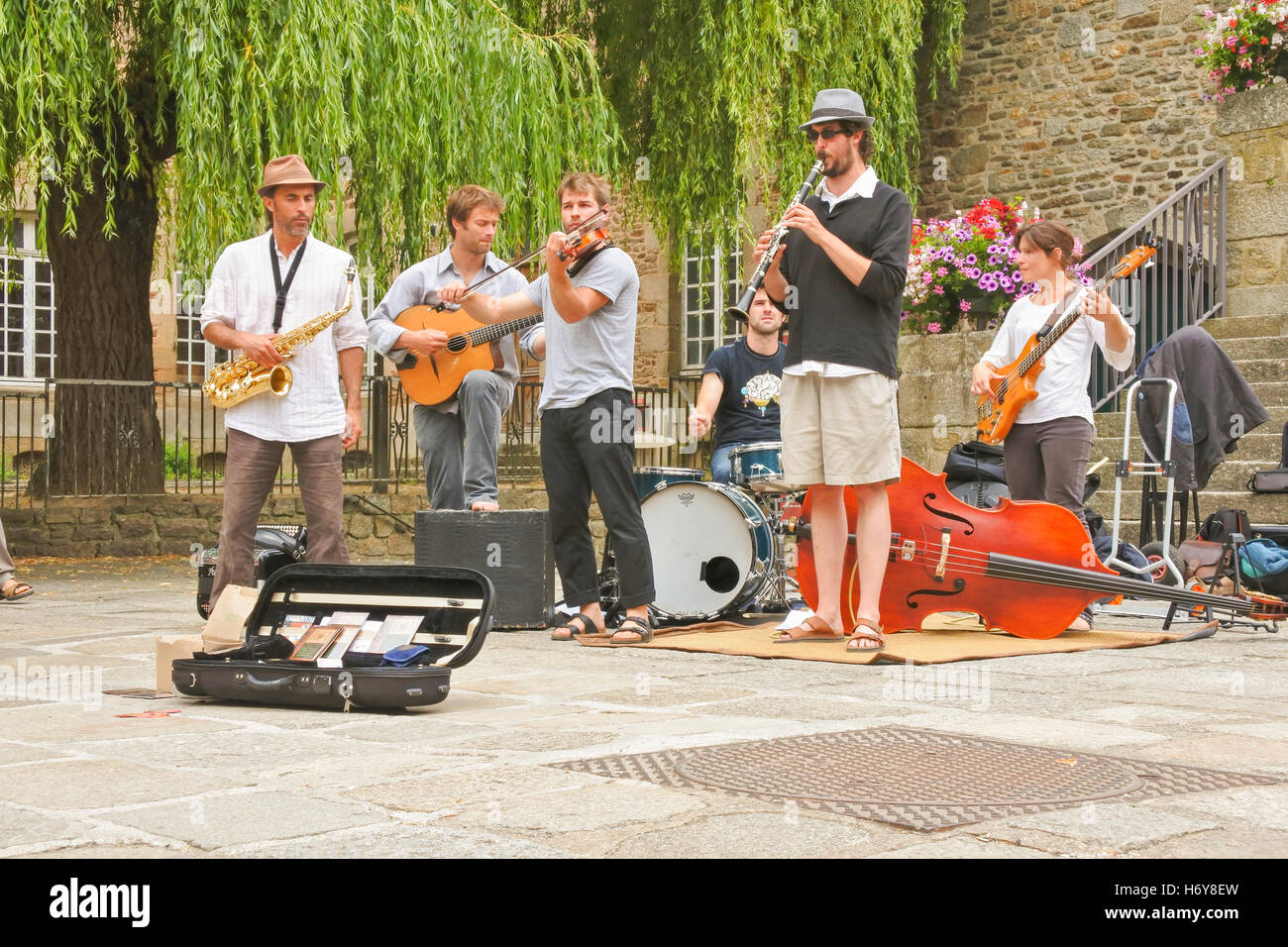 Touring musicians hi-res stock photography and images - Alamy