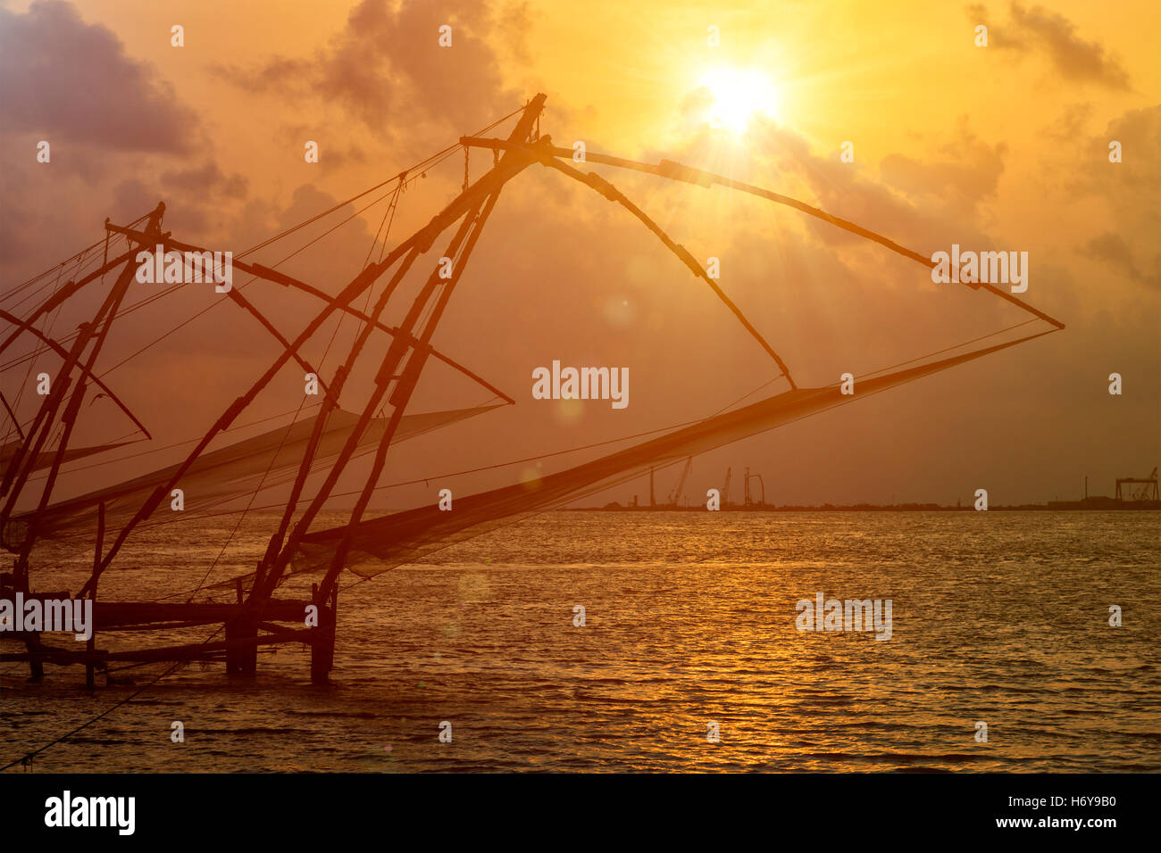 Chineese fishing nets hi-res stock photography and images - Alamy