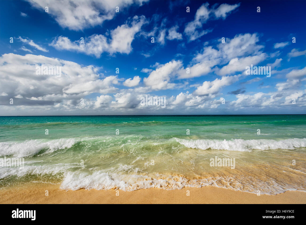 Caribbean idyllic wave riviera maya hi-res stock photography and images ...