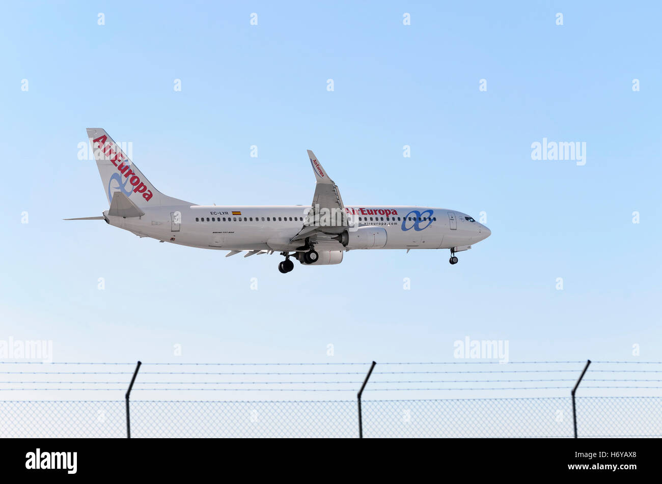 Side view 737 hi-res stock photography and images - Alamy