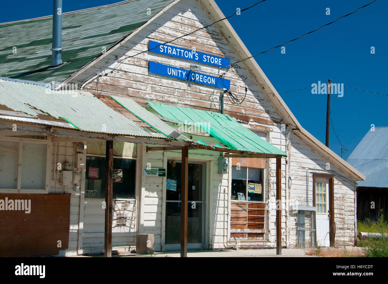Old abandoned storefront hi-res stock photography and images - Alamy
