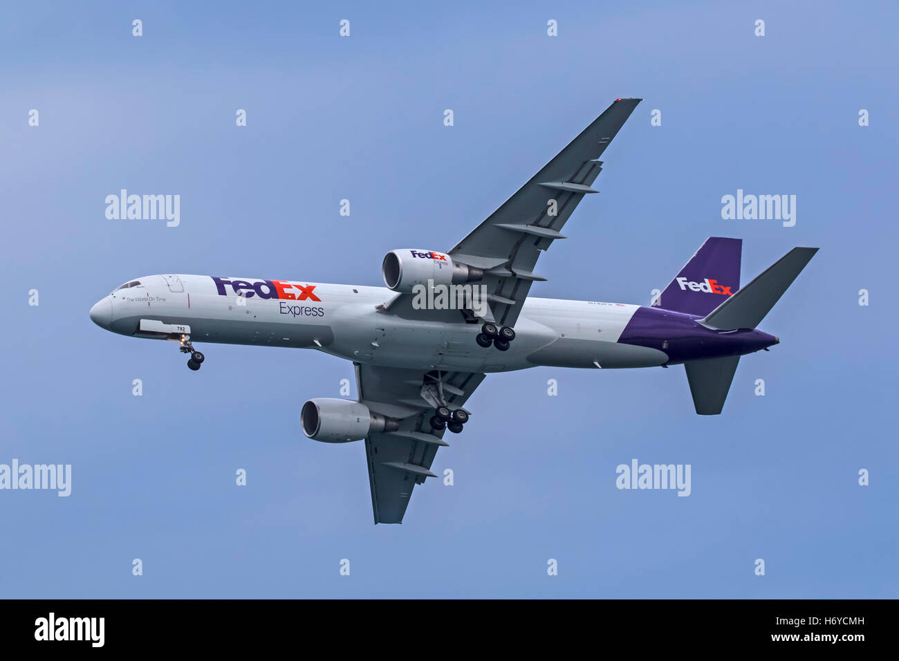 Fedex cargo hub hi-res stock photography and images - Alamy