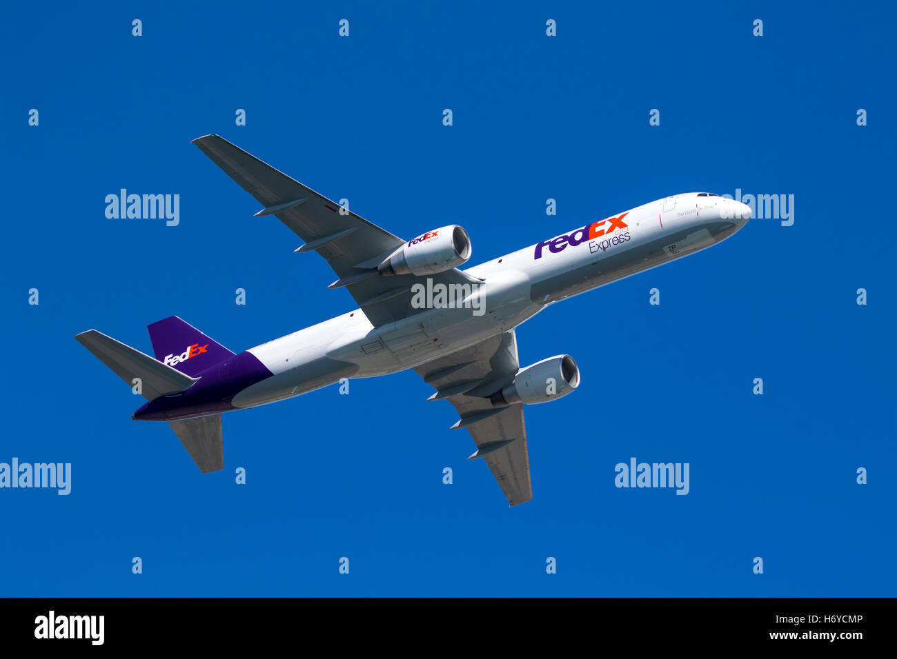 Fedex airplane hi-res stock photography and images - Alamy