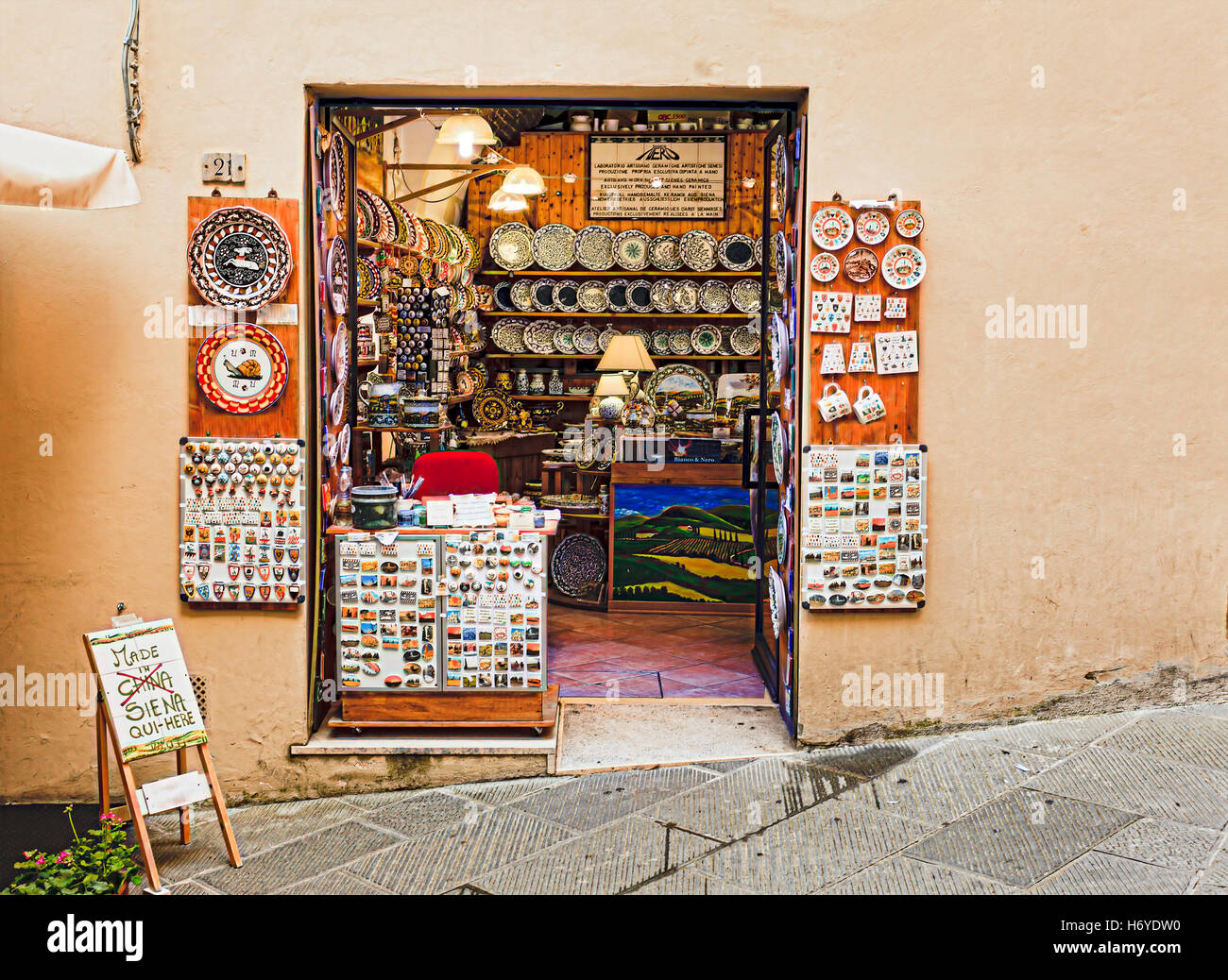 Crockery shop hi-res stock photography and images - Alamy