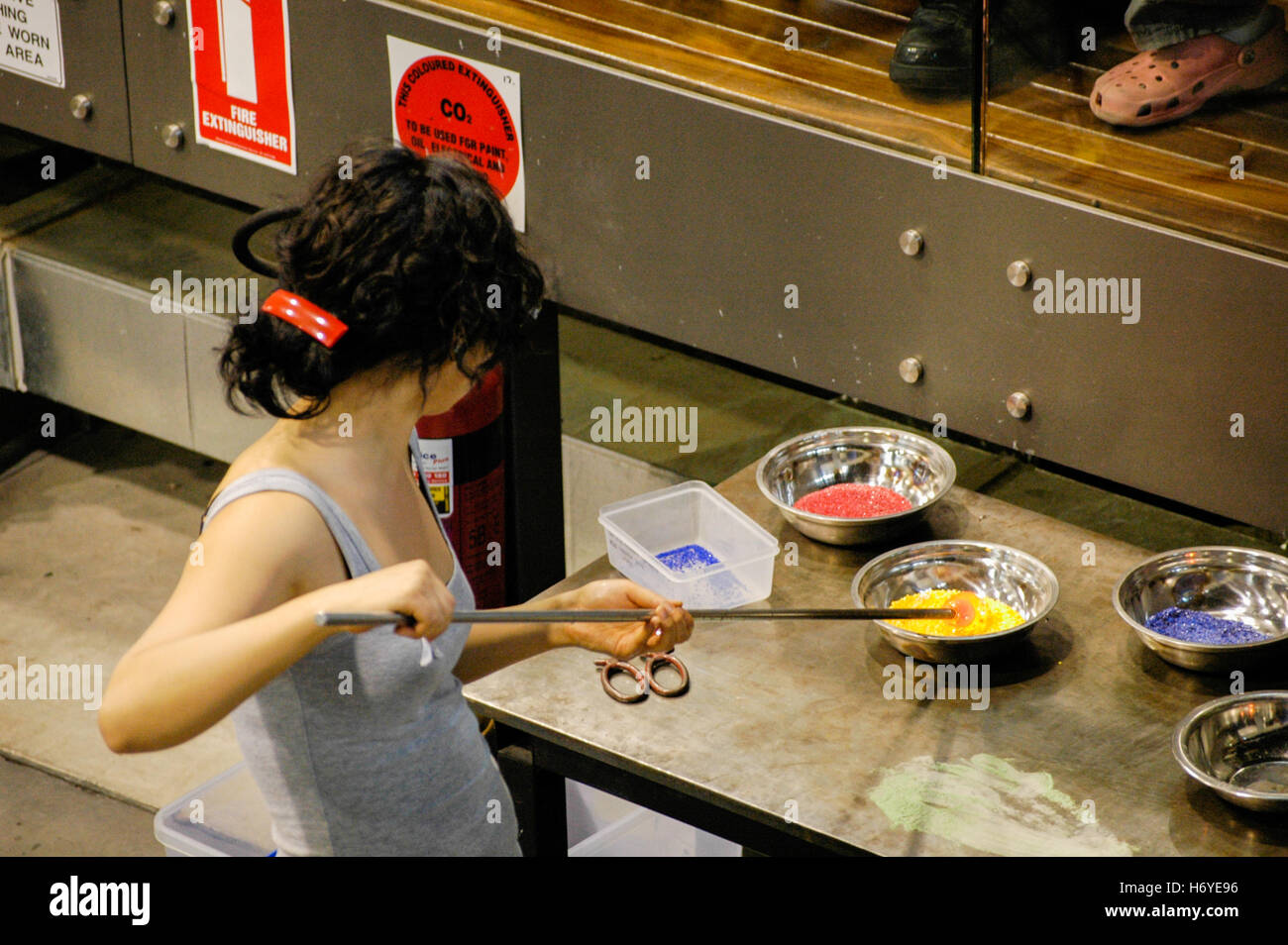 live glassblowing & glassmaking demonstration. canberra glassworks ...
