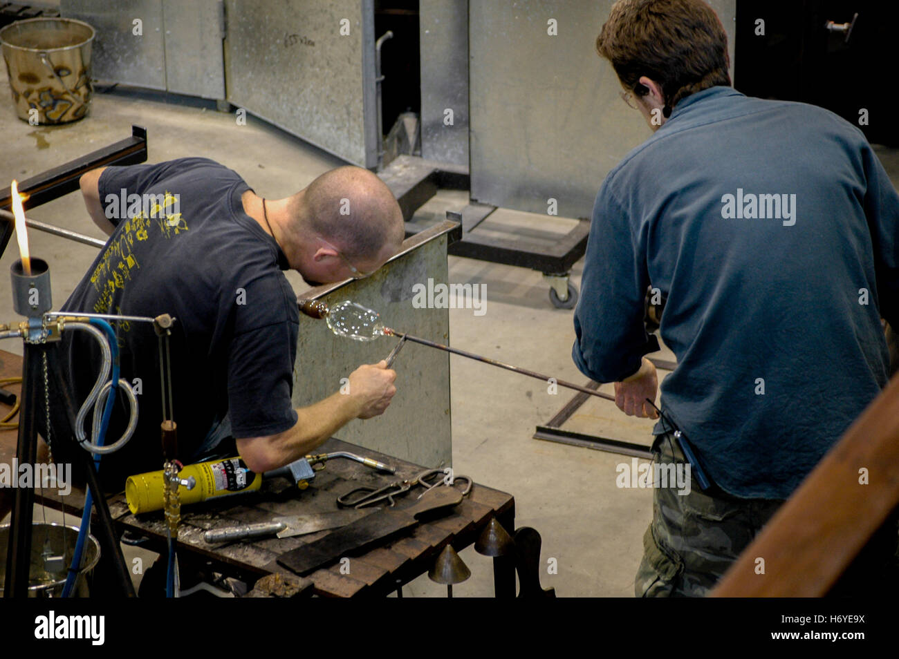 live glassblowing & glassmaking demonstration. canberra glassworks ...