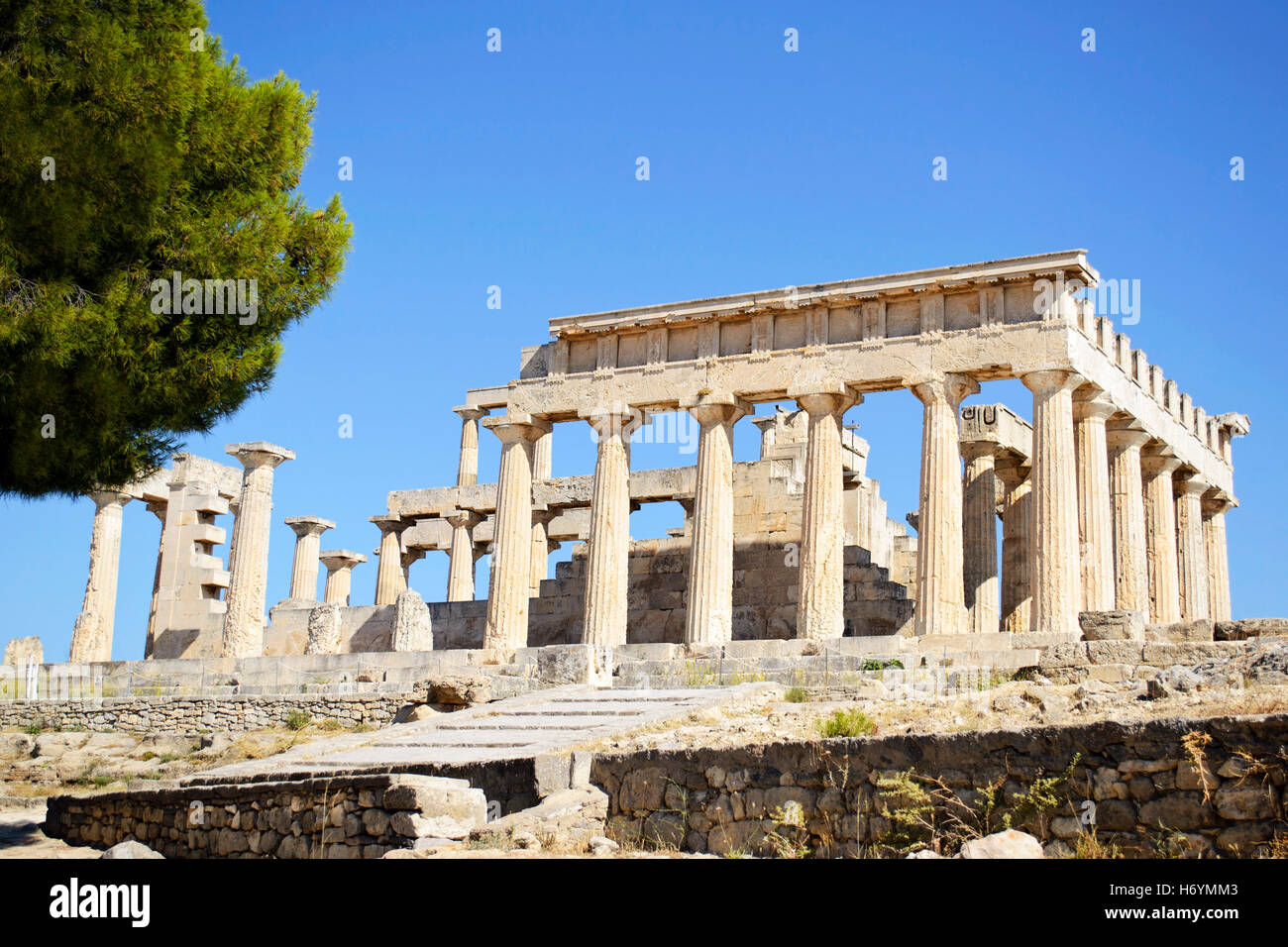 Ancient temple goddess aphaia hi-res stock photography and images - Alamy