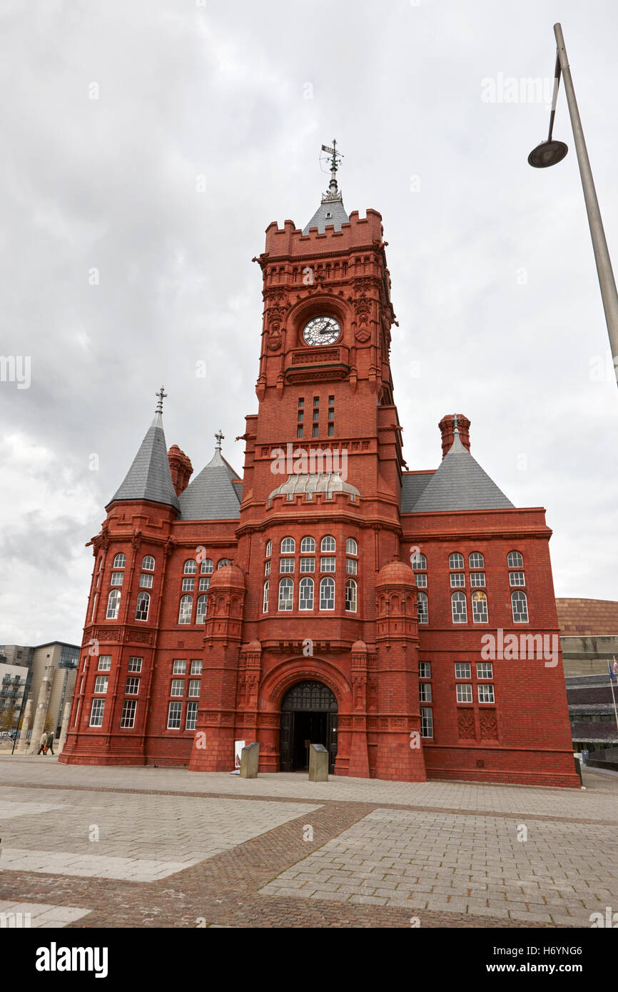 Cardiff bay pierhead building national hi-res stock photography and ...