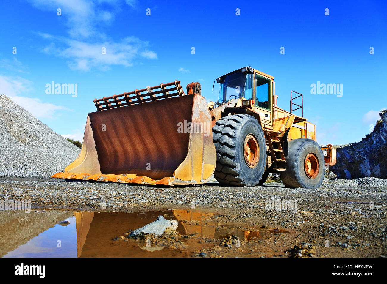 Quarry vehicle hi-res stock photography and images - Alamy