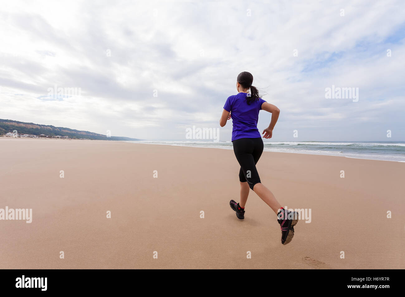 Back of female athlete hi-res stock photography and images - Alamy