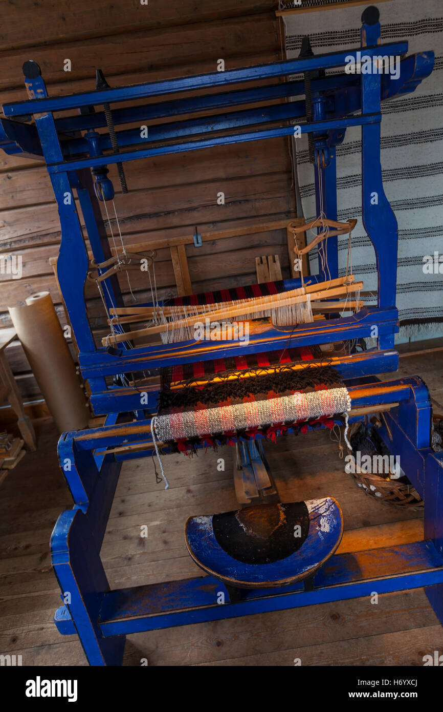 Medieval loom hi-res stock photography and images - Alamy