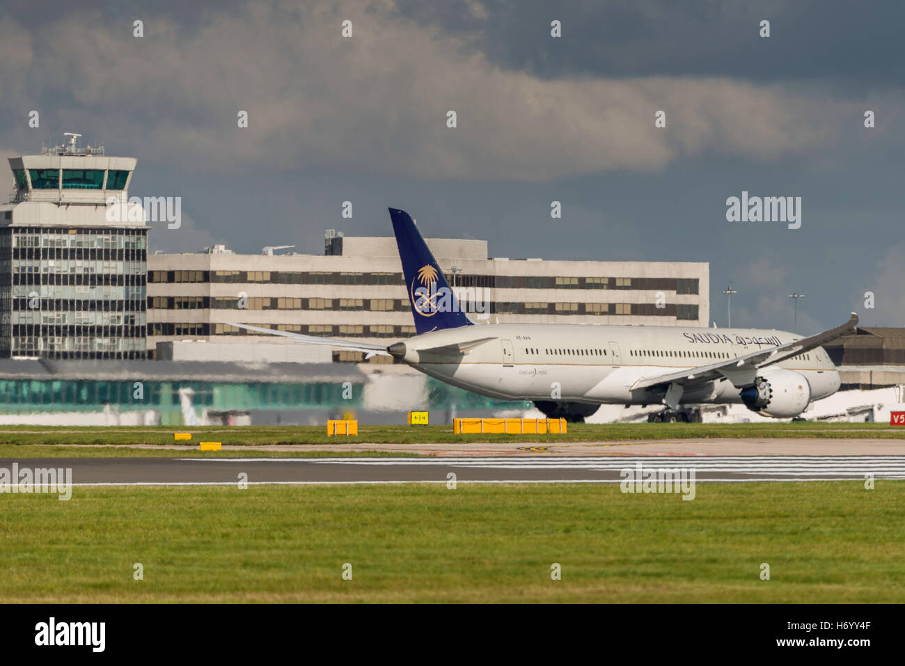 HZ-ARA Boeing 787-9 Dreamliner Saudi Arabian Airlines.departure ...