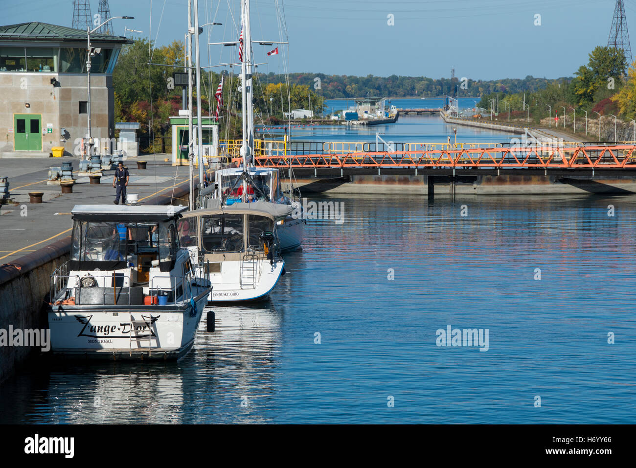 Saint lawrence seaway lock hi-res stock photography and images - Alamy